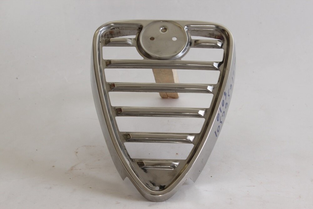 Radiator grille center Scudetto NOS original Giulia 1300 - 1600