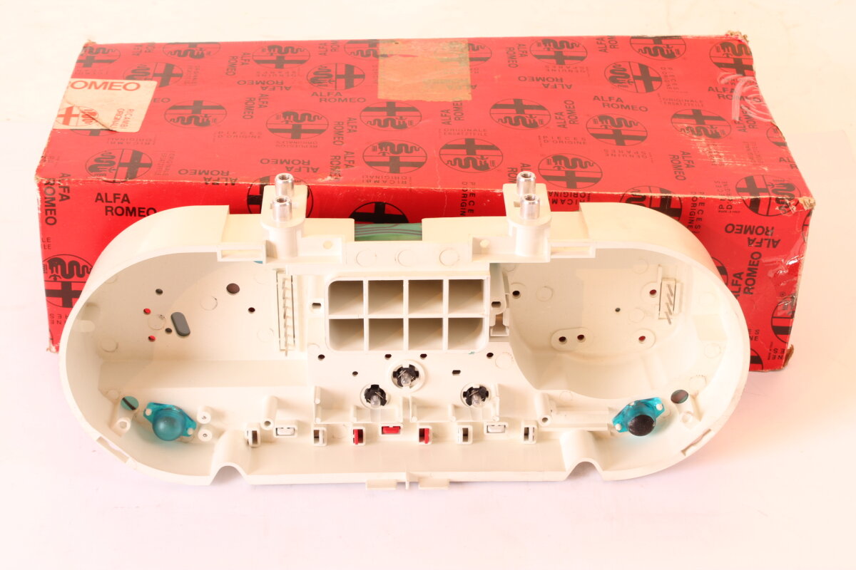 Instrument housing JAEGER NOS Alfa 33 905)